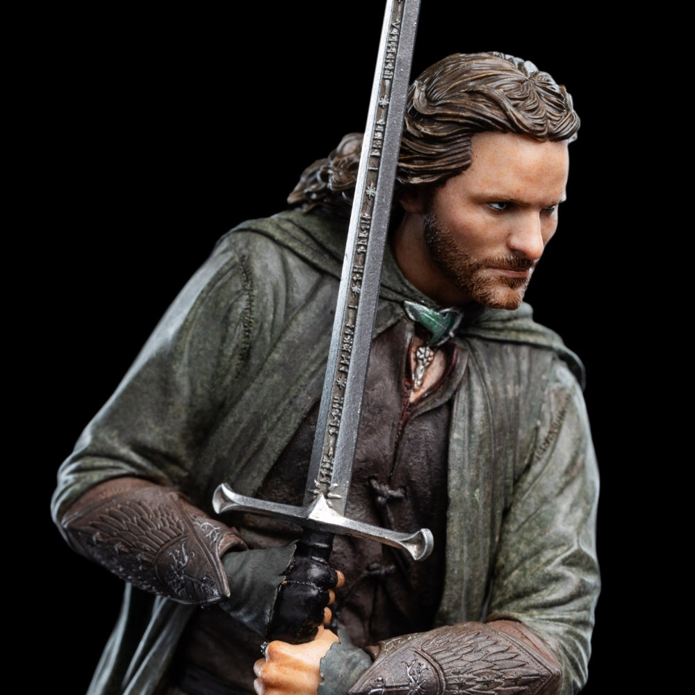The Lord of the Rings: Aragorn Miniature Statue — Secret Compass